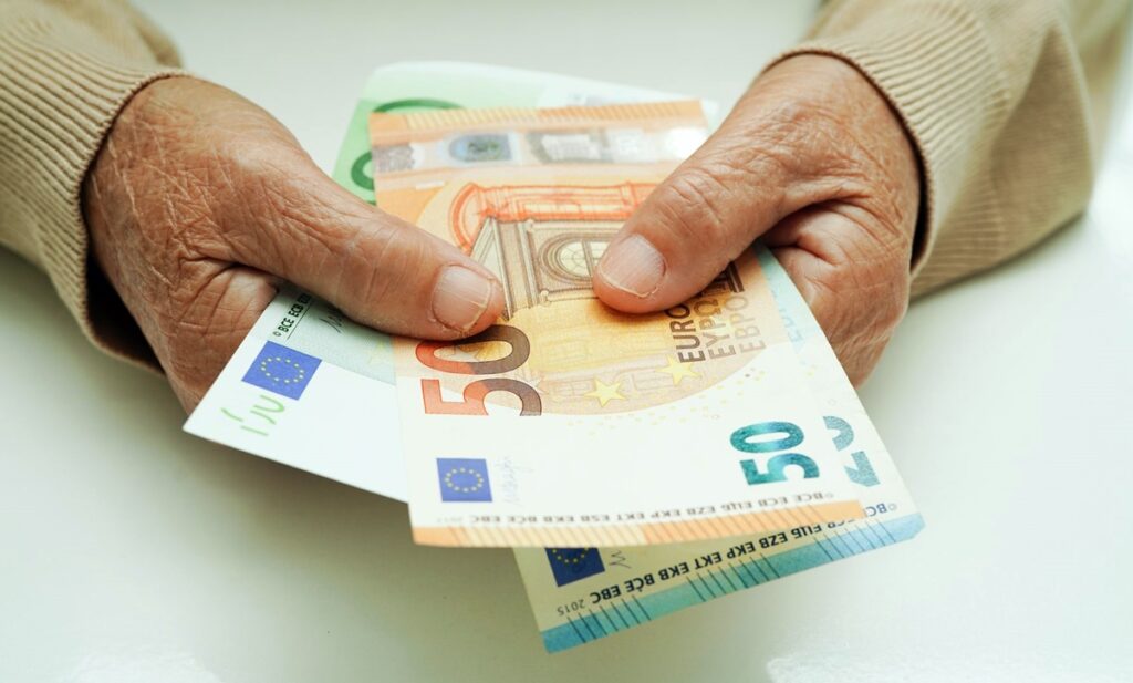 Има ли смисъл да се осигуряваме цял живот за пенсия? - Novetika